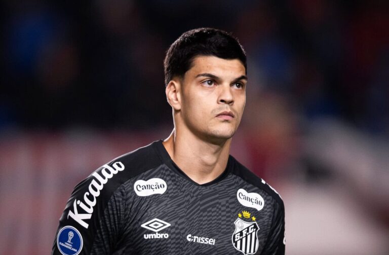 Santos consegue efeito suspensivo para Gabriel Brazão