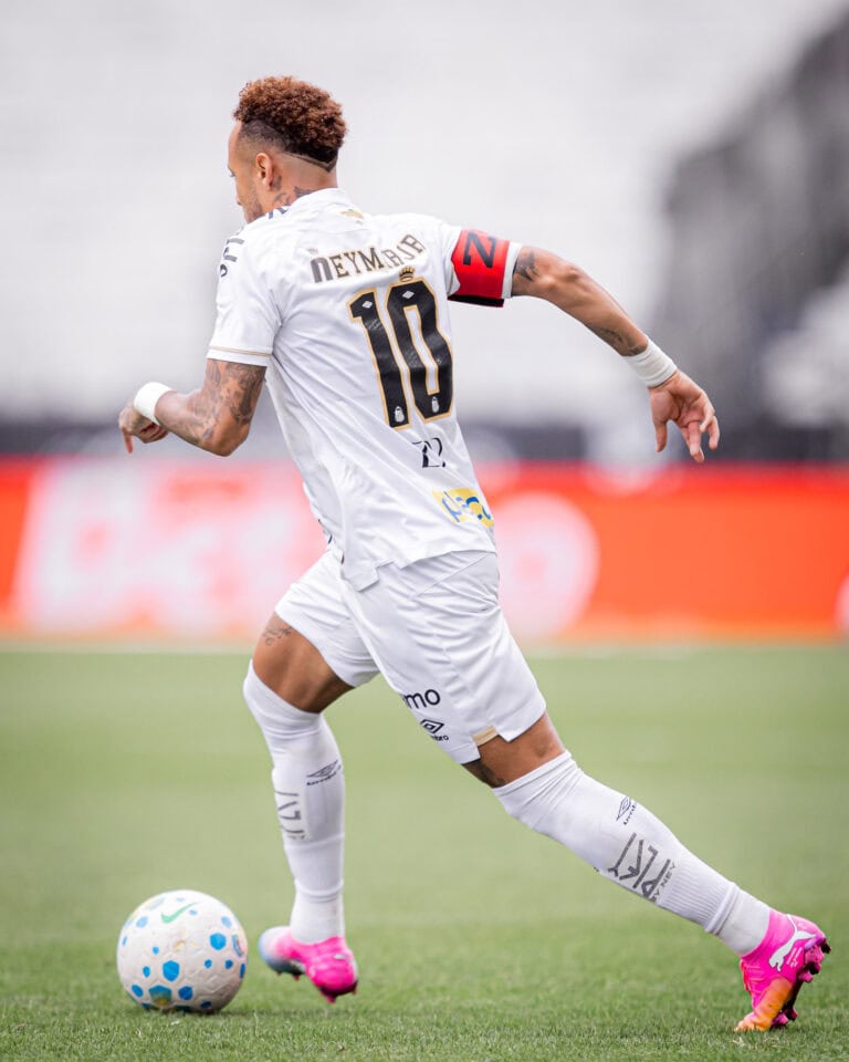 Rivellino diz que Neymar não deveria ser titular na Copa do Mundo