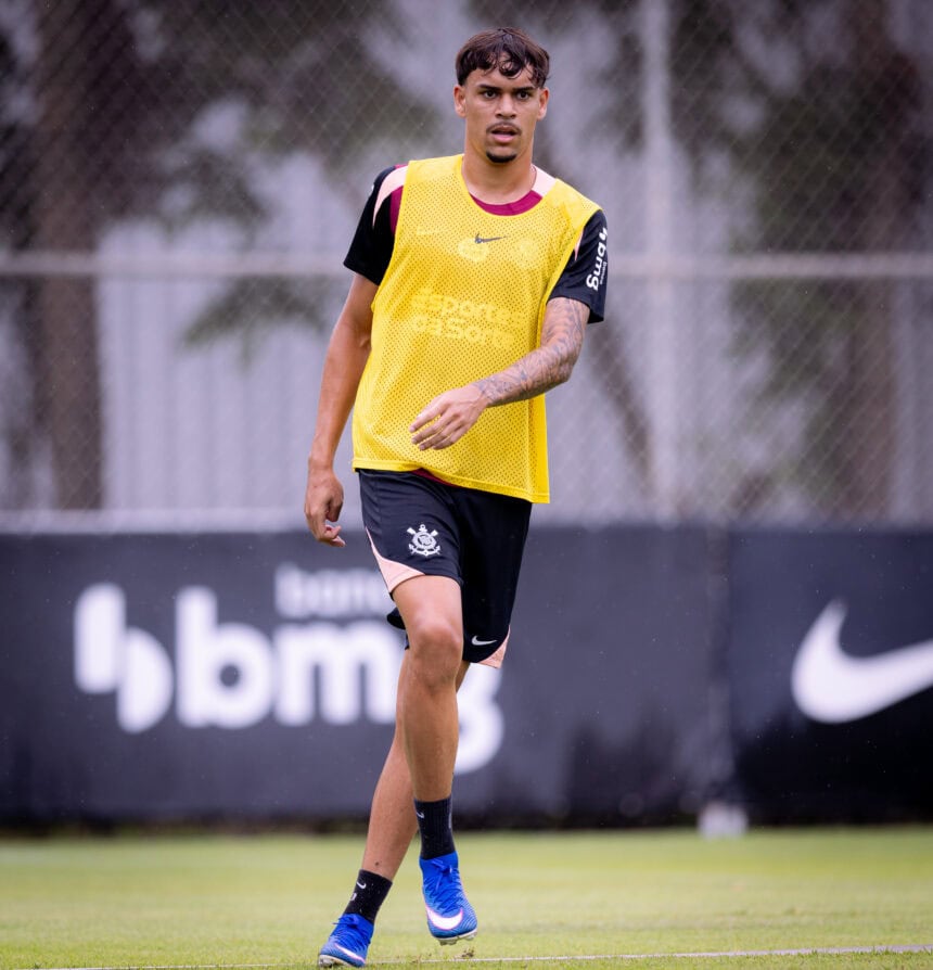 Defensor do Corinthians segue treinando mesmo com pausa do calendário