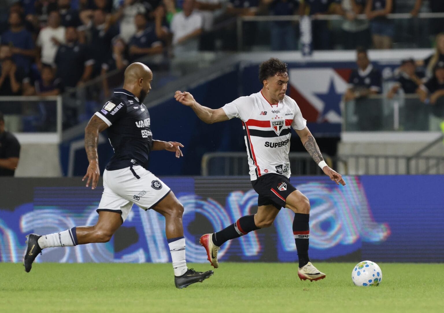 São Paulo tem lateral suspenso por três rodadas